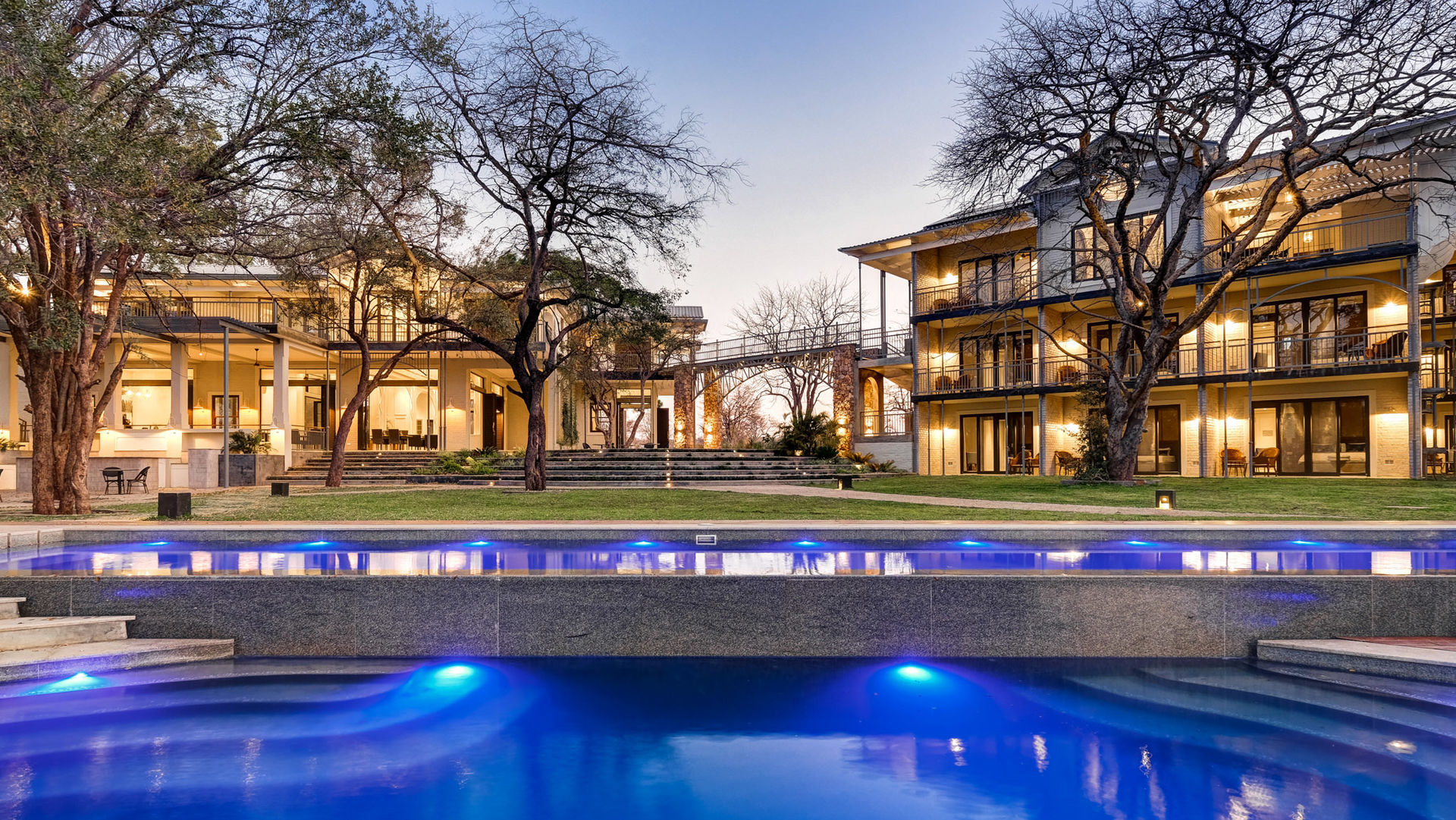 The Palm River Hotel » Zimbabwe » Matoke Tours