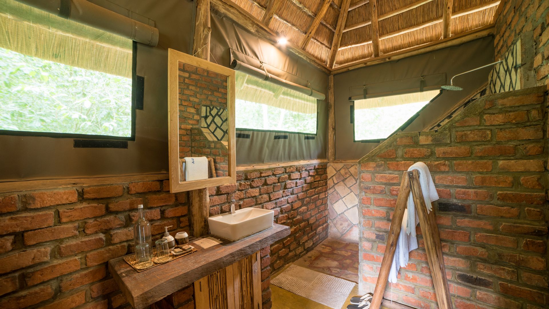 Bugoma Jungle Lodge » Oeganda » Matoke Tours